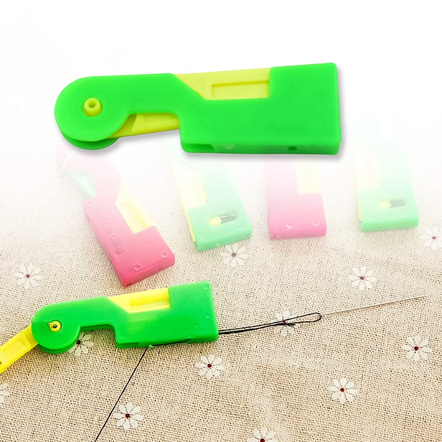 Automatic Needle Threading Device (Multicolour) — DeoDap