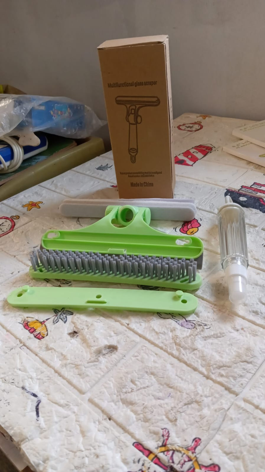 4 in 1 Multifunctional Glass Scraper, Window Glass Wiper with Watering ...