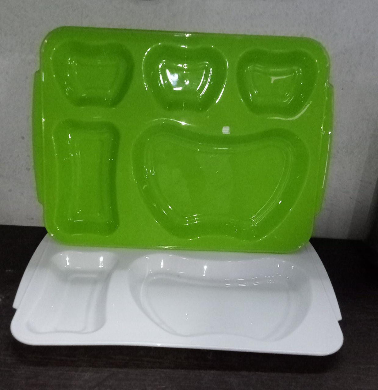 Unbreakable Plastic Food Plates / Biodegradable 5 Compartment Square P ...